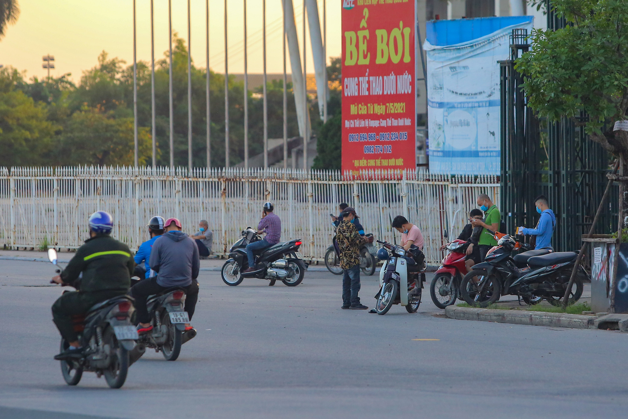 Cò vé chợ đen sợ “mất trắng” trước dịch, không dám ôm vé trận Việt Nam ...