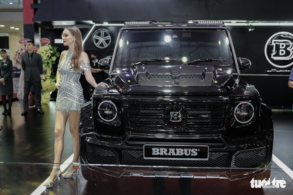 Brabus G400 - Xe tay lái nghịch duy nhất tại VMS 2022