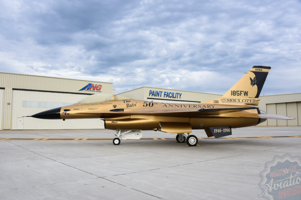 Câu chuyện về chiếc máy bay F-16 xuất hiện với màu sơn khác lạ ở Mỹ