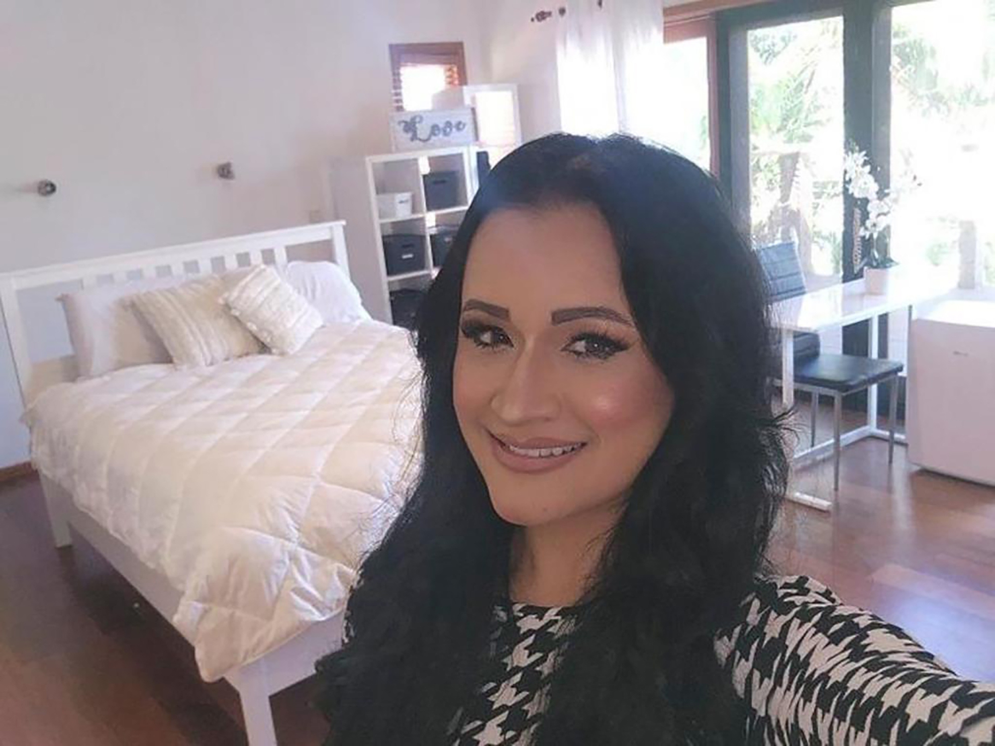 Cô gái kiếm 12 triệu/tháng nhờ dịch vụ "chia nửa giường ngủ": Khách ...