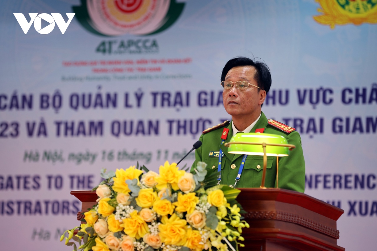 Màn trình diễn võ thuật của công an trại giam và cảnh sát cơ động