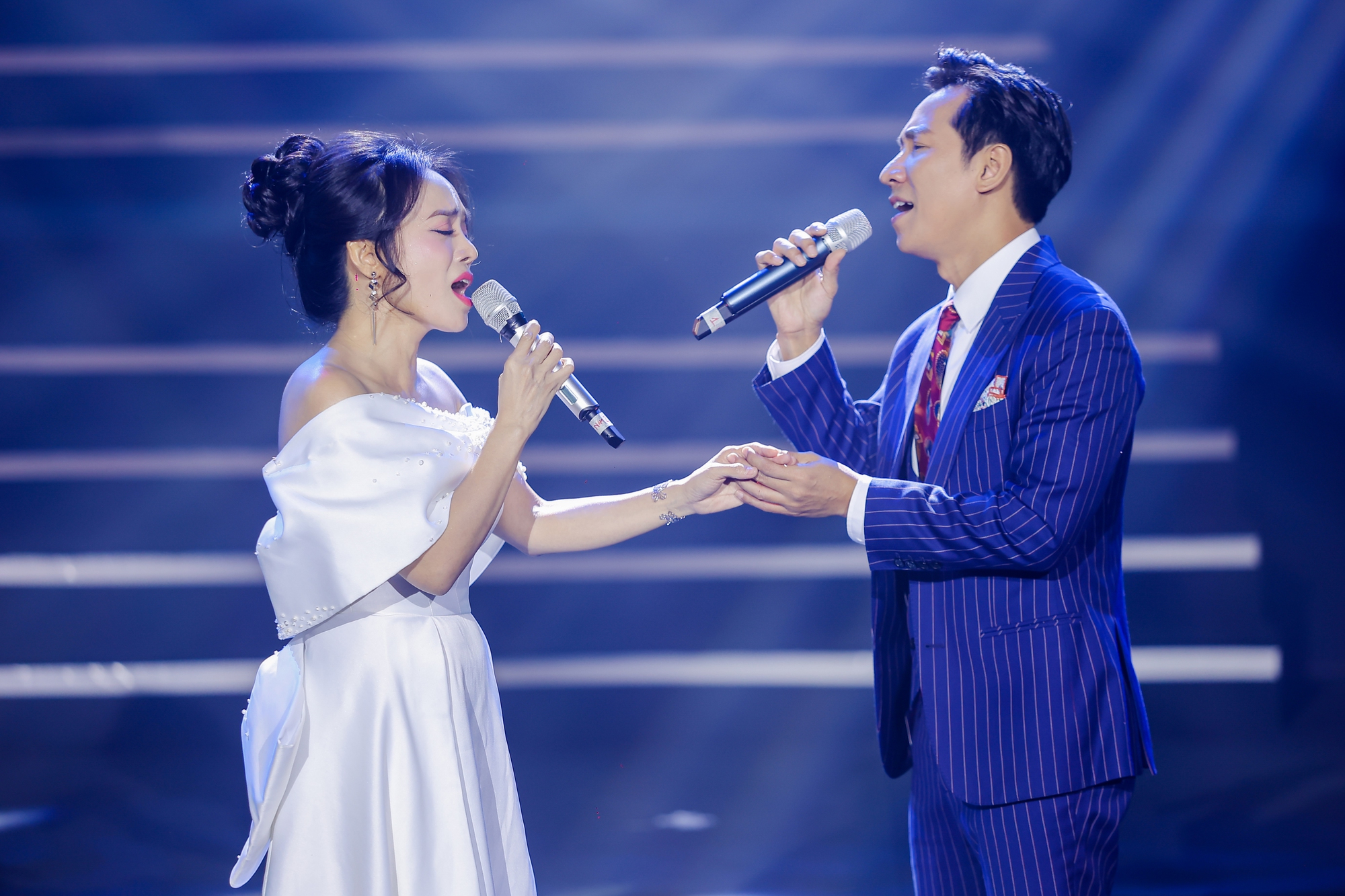 NSND Quang Thọ, NSND Quốc Hưng khoe giọng đỉnh cao cùng dàn ca sĩ nổi ...