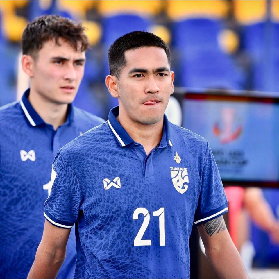 Theerathon vướng vào drama ồn ào của bóng đá Thái Lan, bị tố vừa đánh ...
