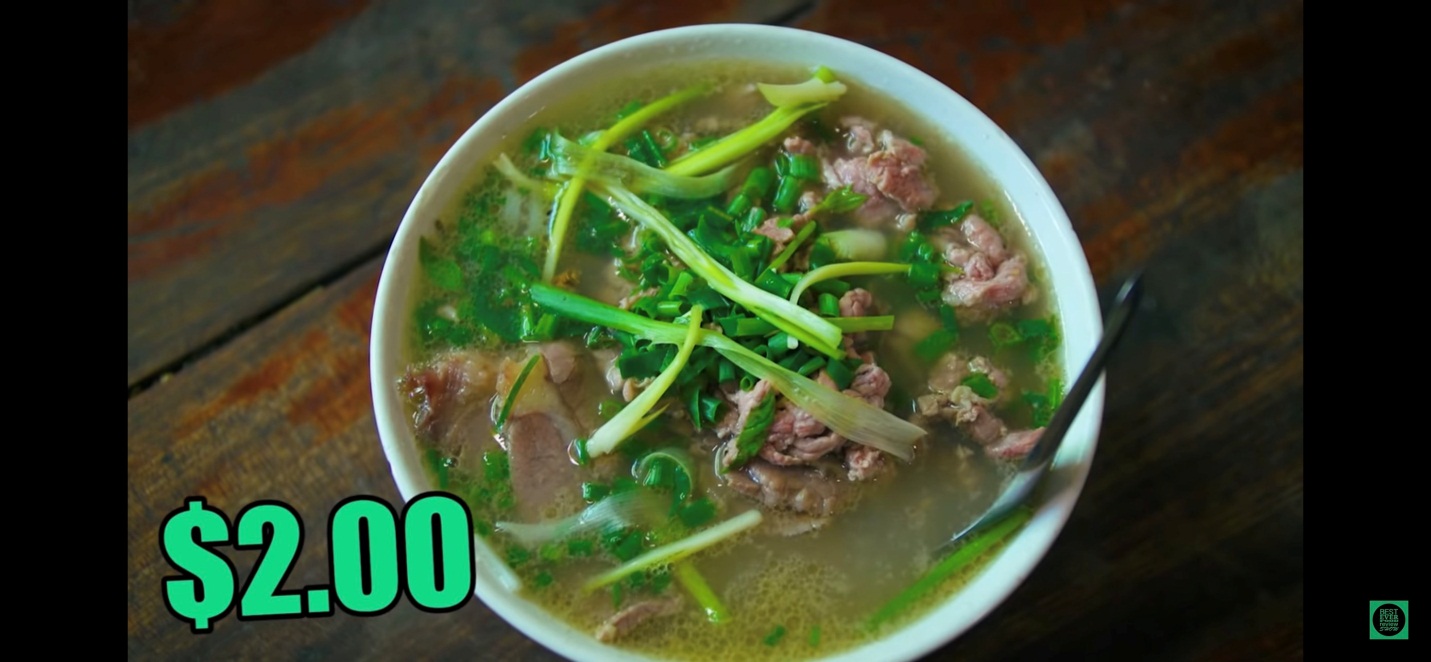 Khách Tây trải nghiệm phở 2$ với phở 100$ tại Việt Nam: Khi phở không ...
