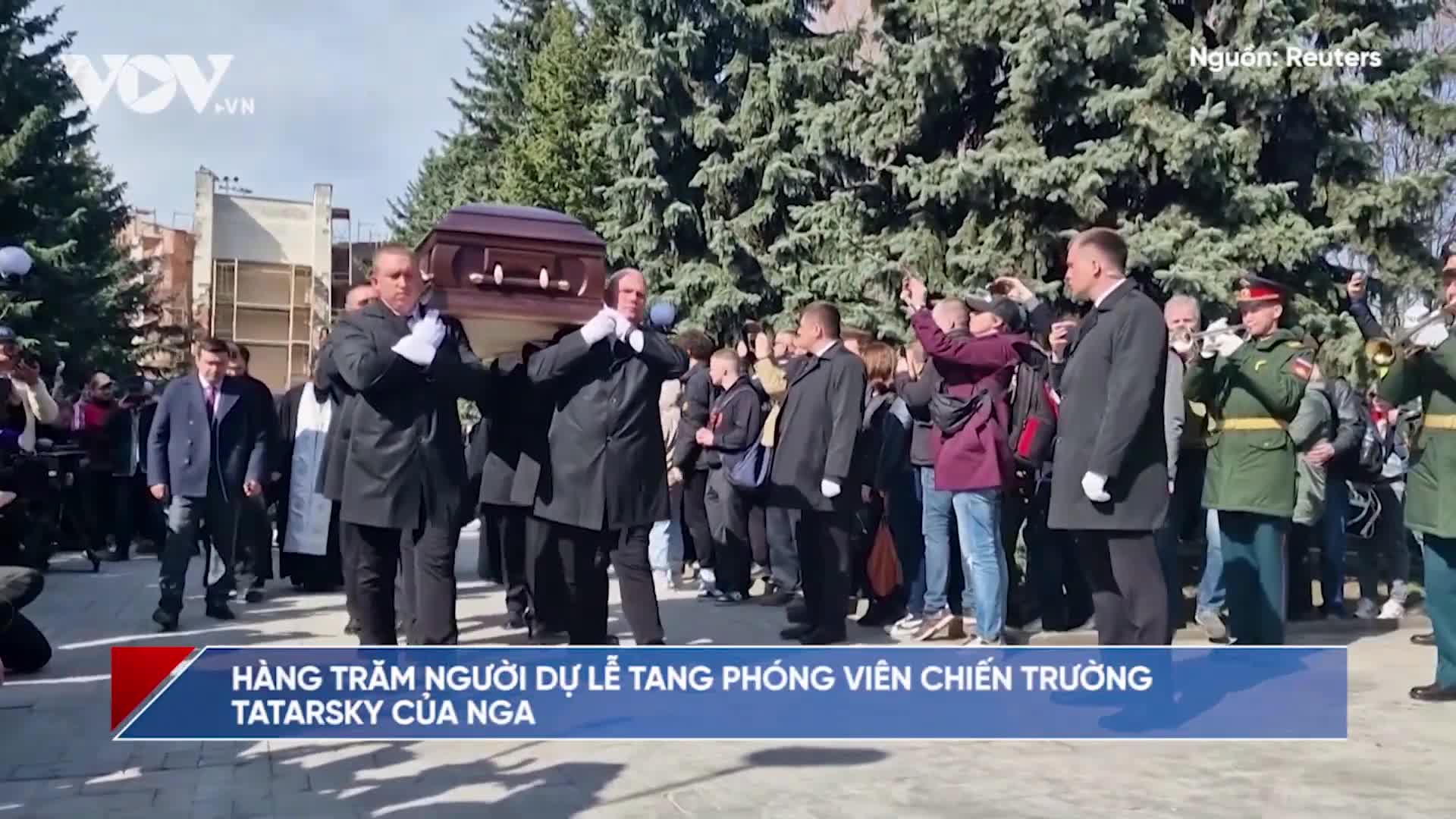 Hàng trăm người dự lễ tang phóng viên chiến trường Tatarsky của Nga ...