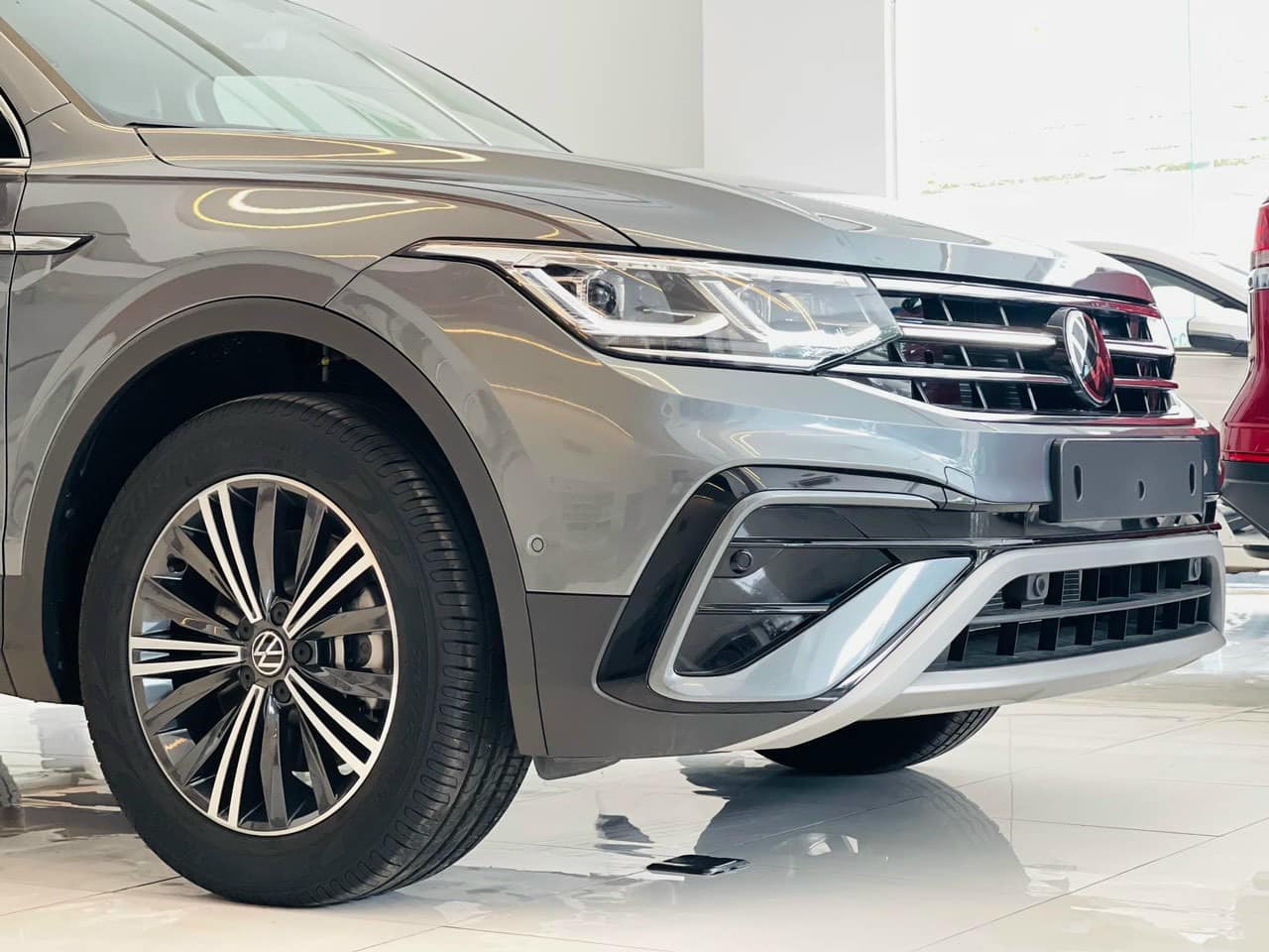VW Tiguan Allspace giảm giá 400 triệu 'dò đáy' mới tại đại lý: SUV Đức ...