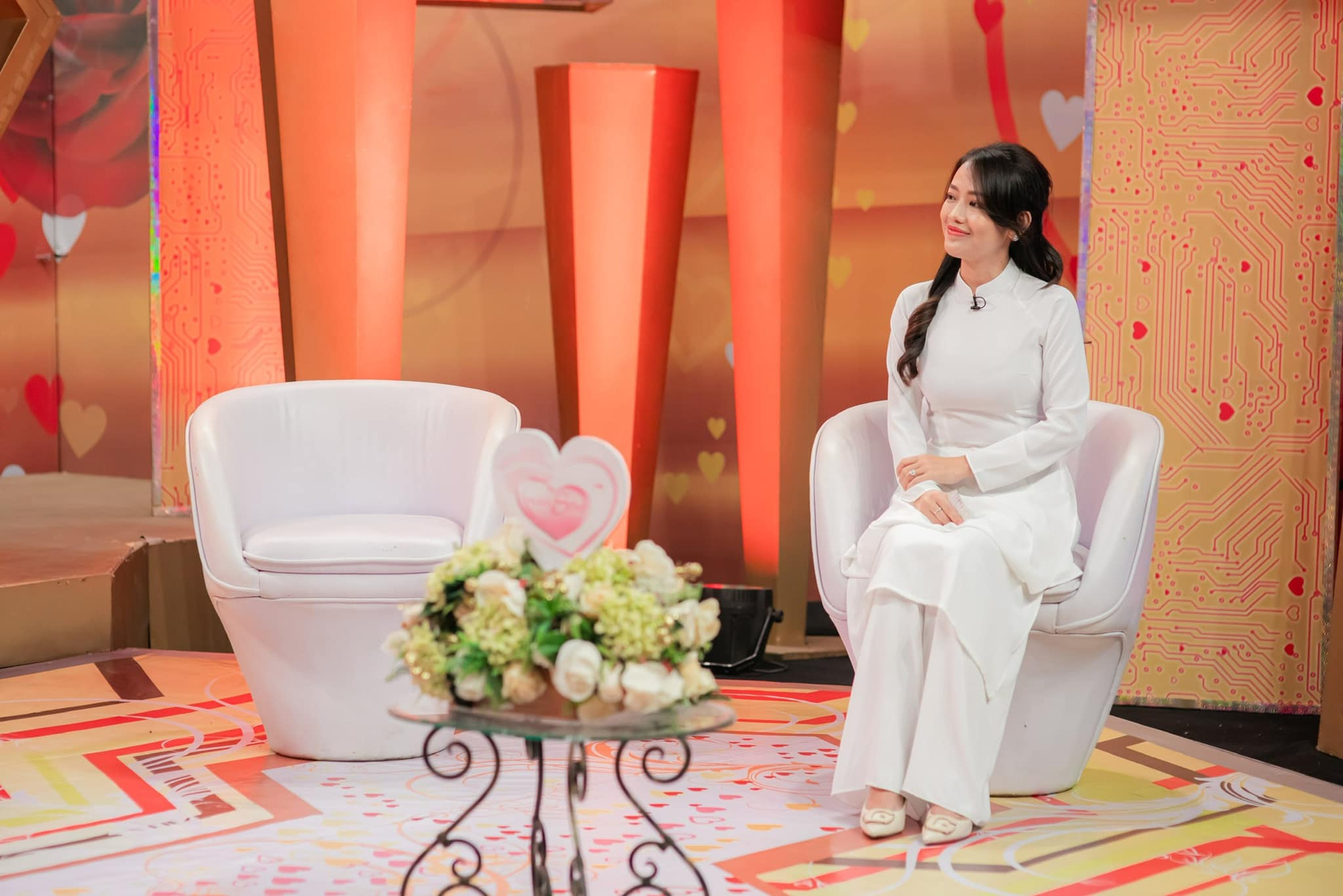 Nữ doanh nhân xinh đẹp một mình đến "Vợ chồng son" kể chuyện tình: Yêu chồng từ thuở 15, tuổi 33 ...