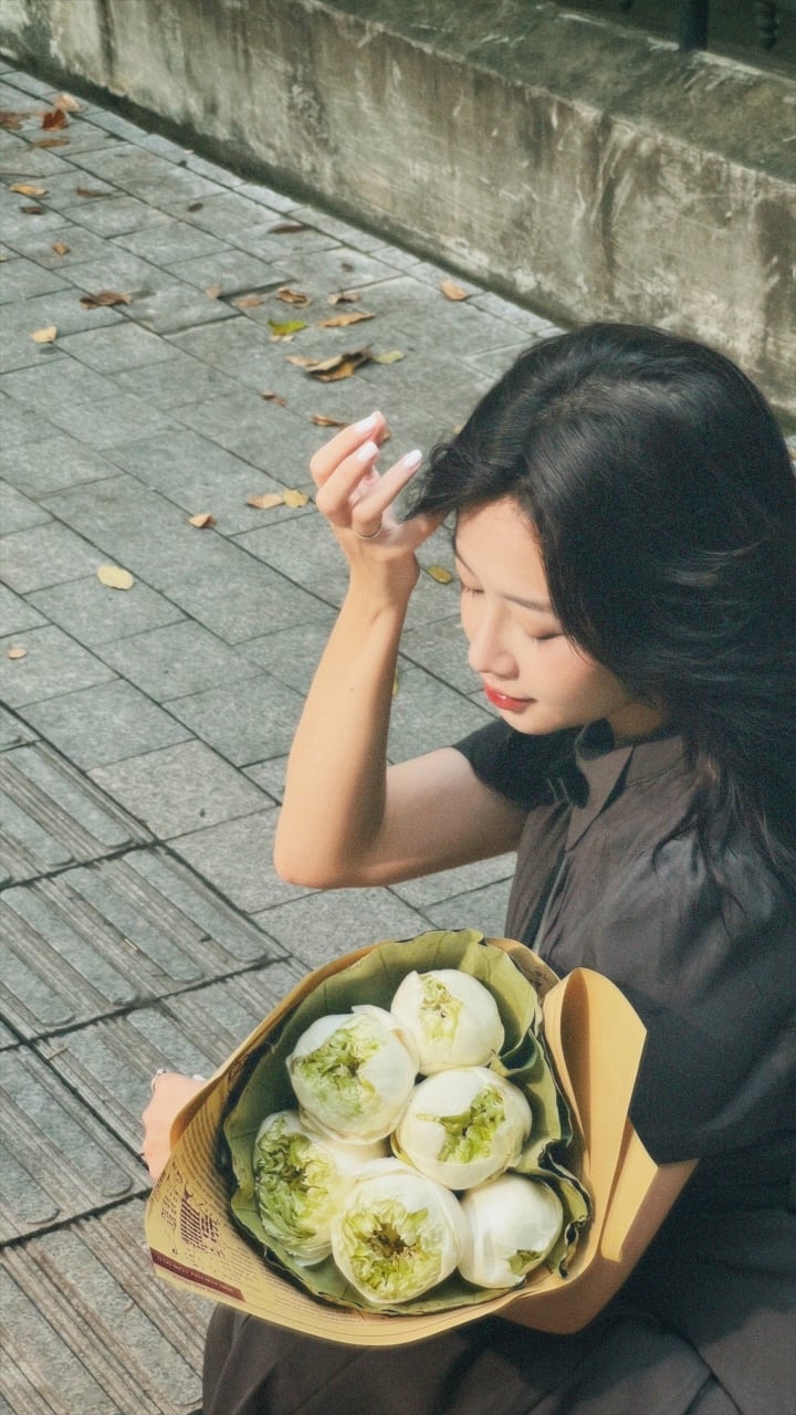 Cô Gái Gây Sốt Với Bí Quyết Tạo Dáng Chụp ảnh Thu Hà Nội đẹp Như Thơ