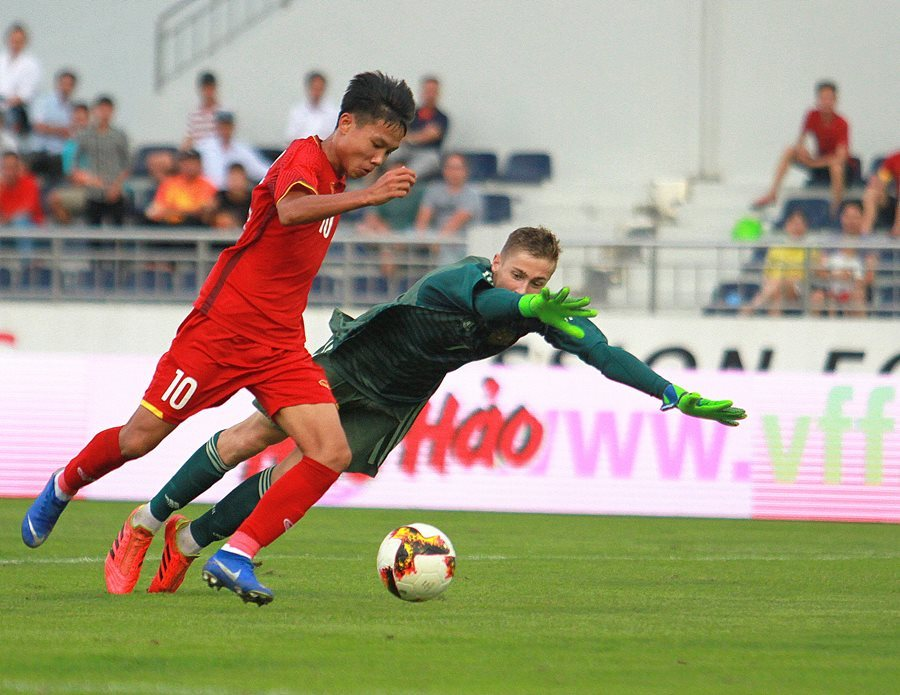 Từng sút tung lưới Hàn Quốc, thần đồng bóng đá Việt Nam bất ngờ giải ...