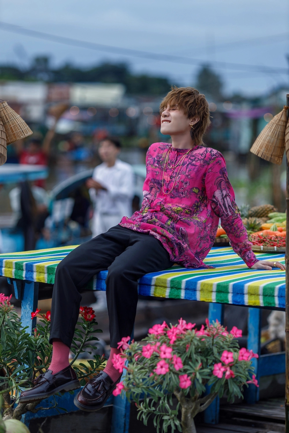 Diễn biến căng vụ Jack ôm Messi 6 giây trong MV