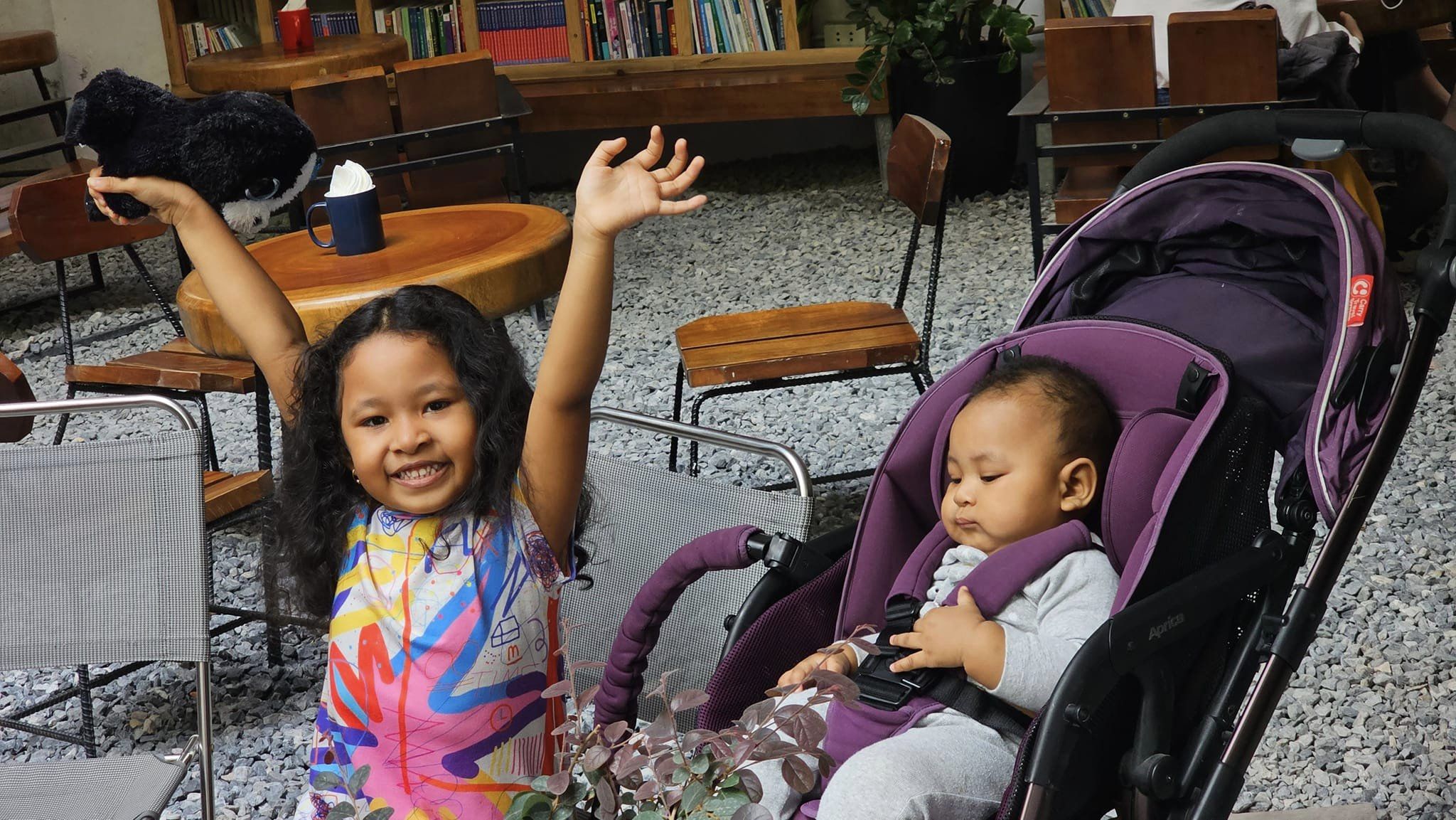 Bị hỏi sao không đi làm mà ở nhà chăm con, Cee Jay đáp trả xéo xắt