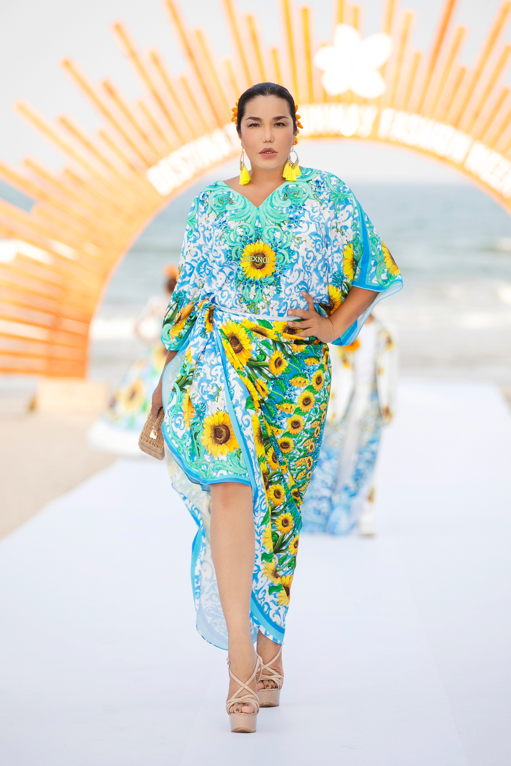 Cindy Thái Tài catwalk cùng dàn mẫu nhí trong BST "Miền hạnh phúc"