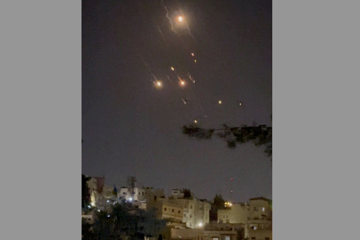 Biết trước tin Iran nã tên lửa, nước láng giềng bất ngờ "cứu nguy" cho ...