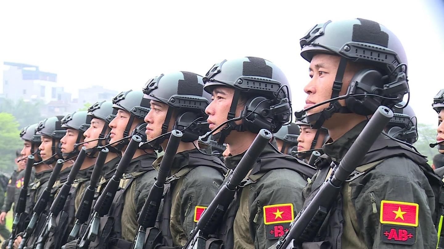 Bất ngờ về ký hiệu đặc biệt trên trang phục của cảnh sát đặc nhiệm ...