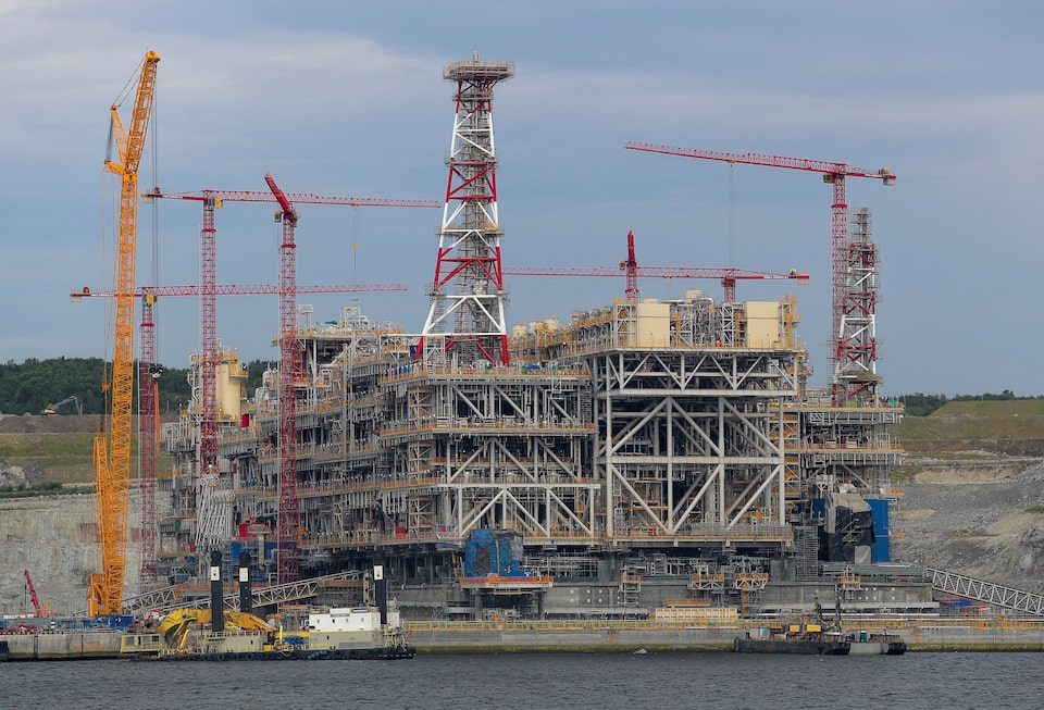 Ngành dầu mỏ Nga chao đảo dưới tác động lệnh trừng phạt và UAV