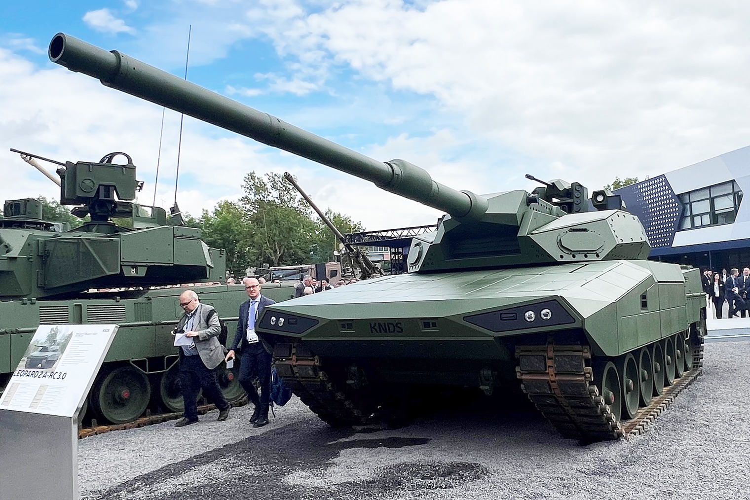 "Bại binh" Leopard 2 ở chiến trường Ukraine đón tin vui
