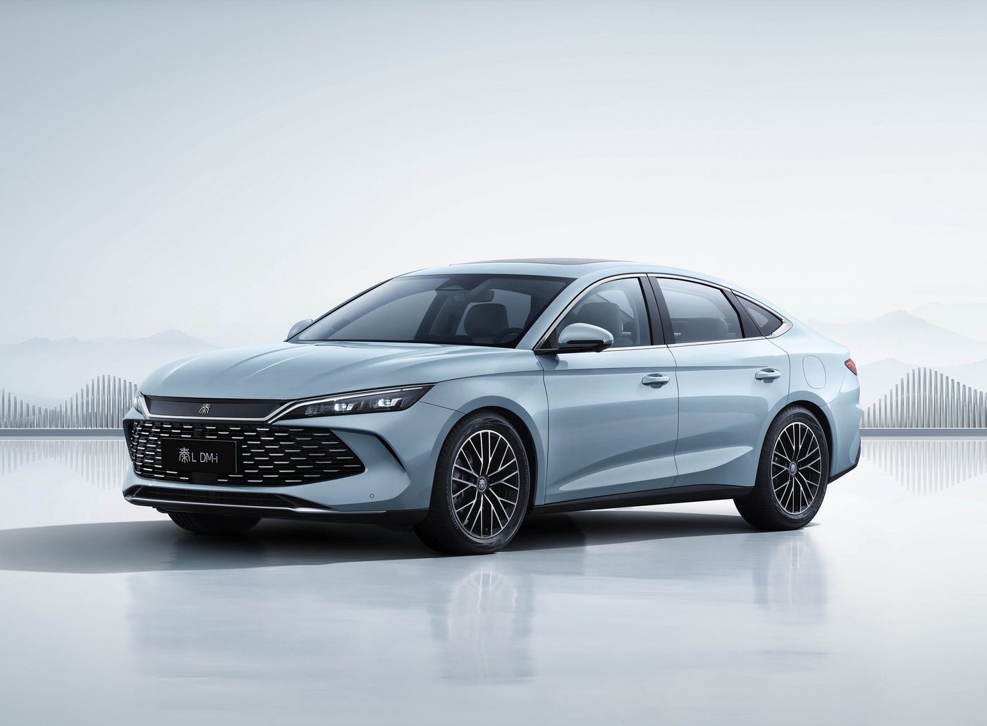 Hãng số 1 Trung Quốc nói xe chỉ ăn 3,98L/100km, người dùng livestream lái 3 ngày xem có 'nổ' không