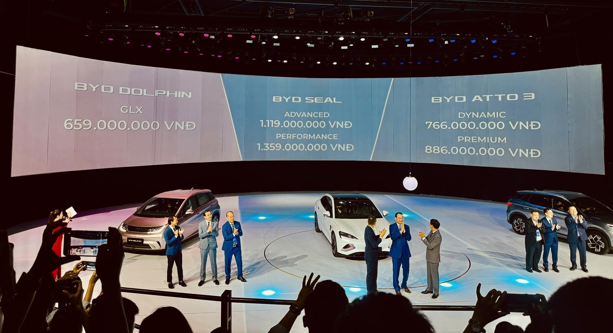 Xe điện BYD vào Việt Nam : Giá từ 659 triệu , chạy 405km khi đầy pin