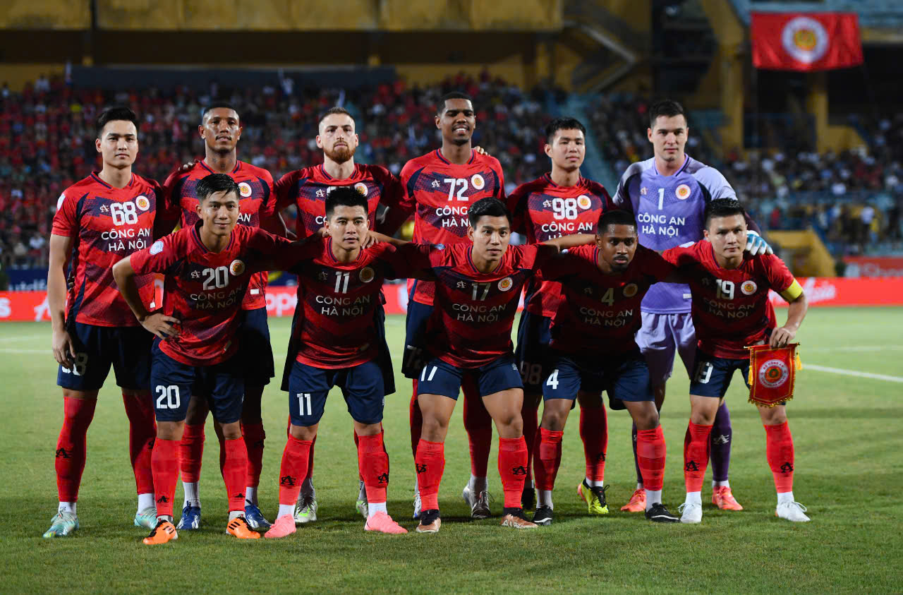 Sao Việt kiều Jason Quang Vinh Pendant ra mắt, HLV Mano Polking nhận ...