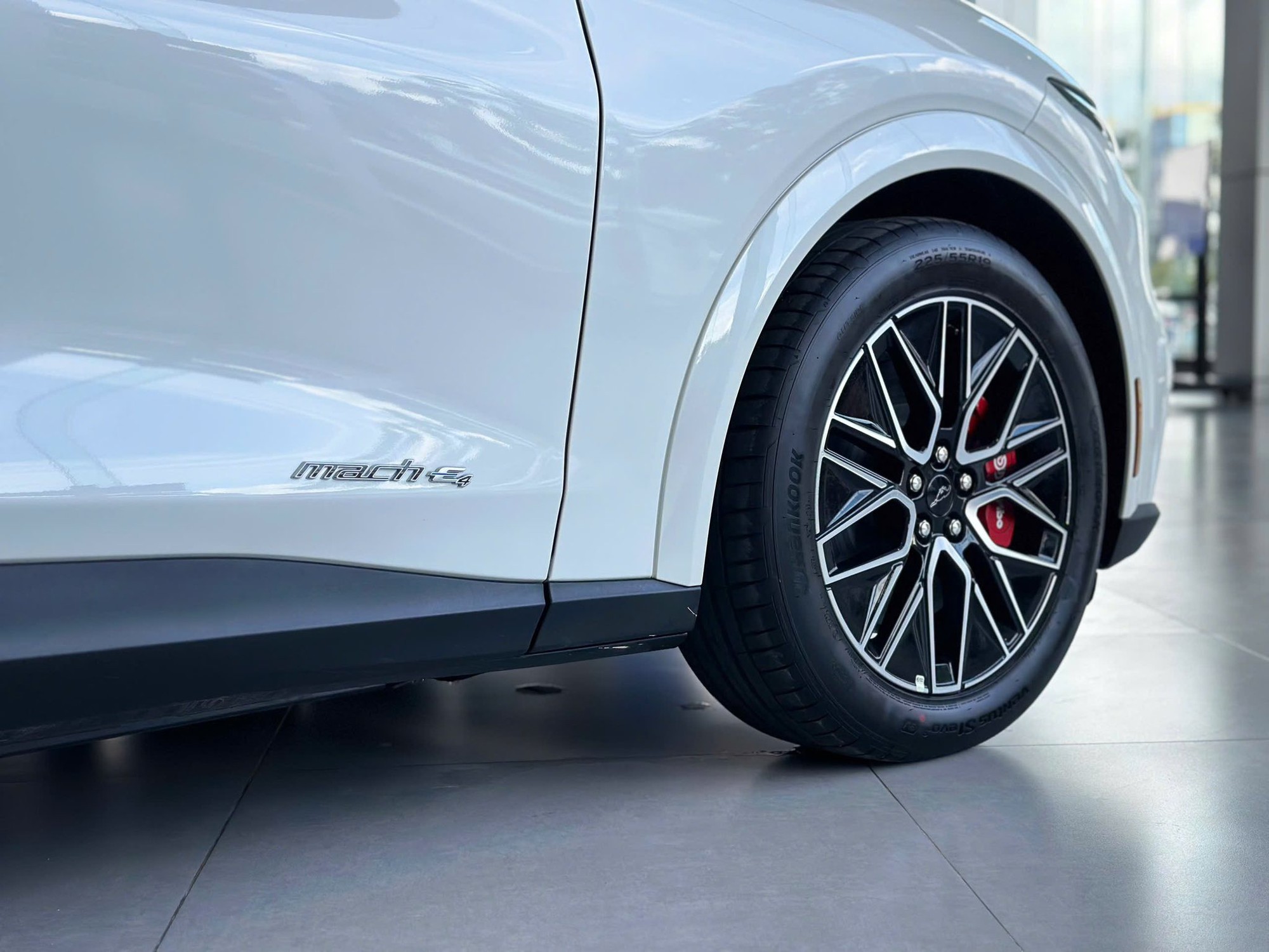 Ford Mustang Mach-E bất ngờ bán chạy hơn cả 'dân chơi' Honda Civic Type ...