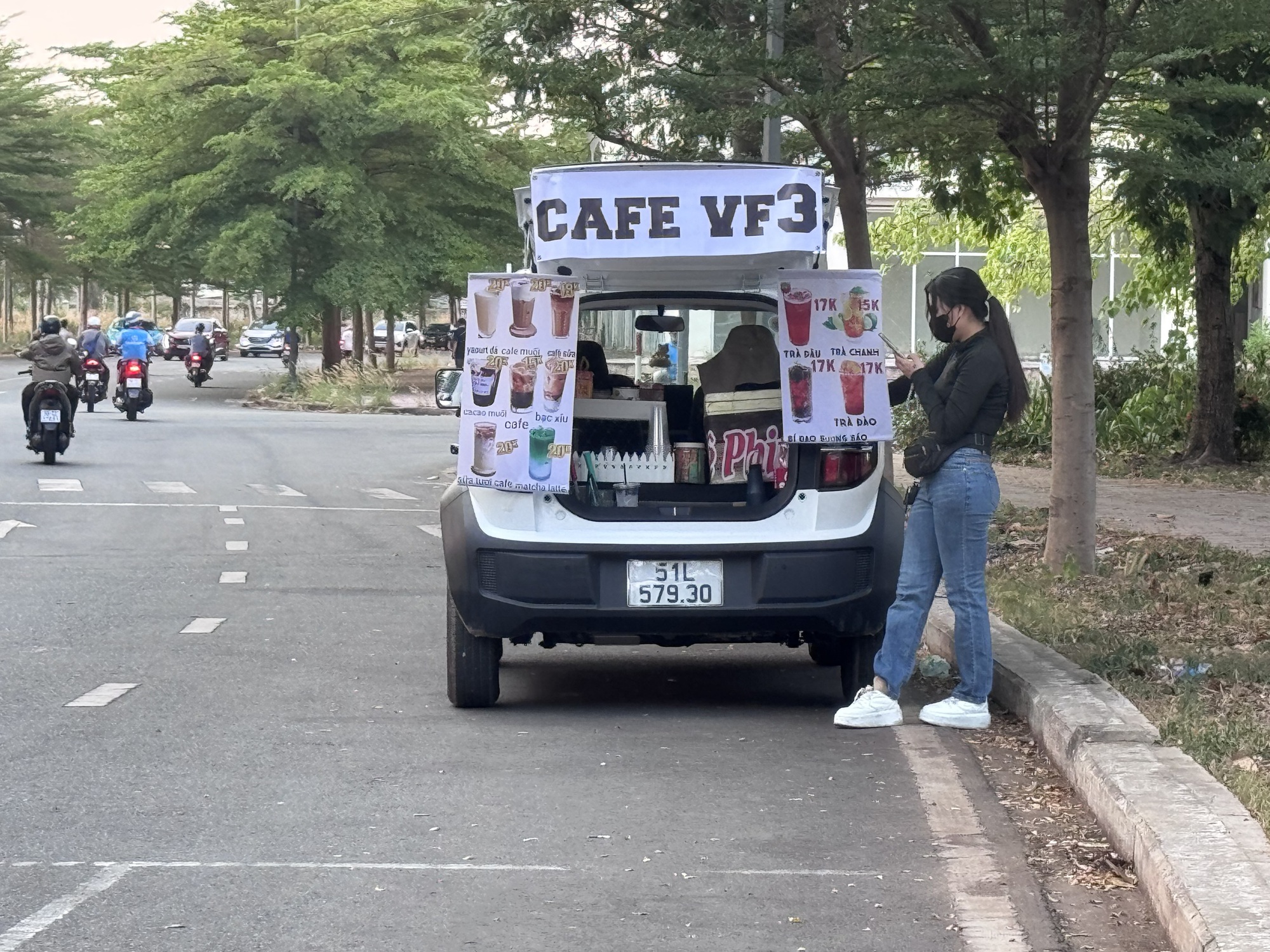 Mẫu MPV 7 chỗ mới nhất của VinFast gây bất ngờ cho giới chạy xe dịch vụ