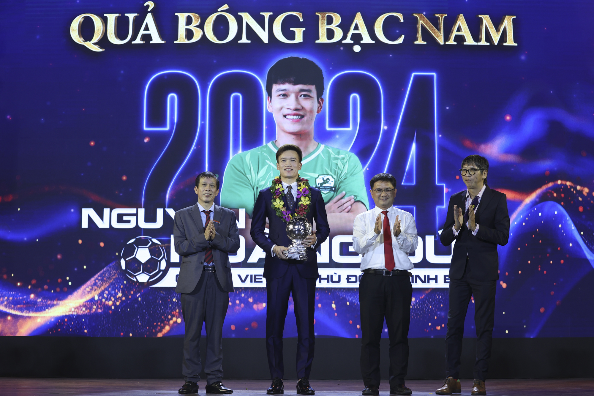 TRỰC TIẾP GALA Quả Bóng Vàng Việt Nam: Tiến Linh hay Hoàng Đức lên ngôi?