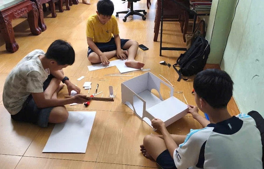 Nhóm nam sinh sáng chế hệ thống cảnh báo thiên tai