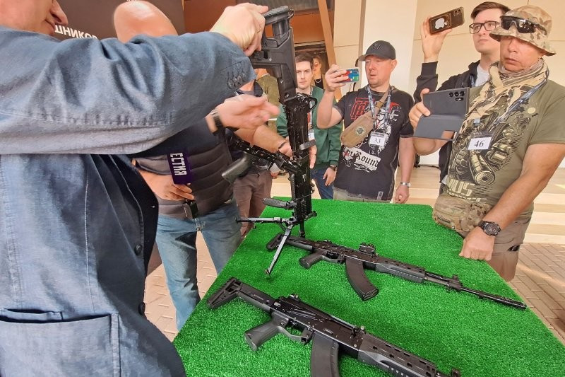 Súng trường tấn công AK-15K và AK-15SK 7,62mm nhỏ gọn gia nhập biên chế