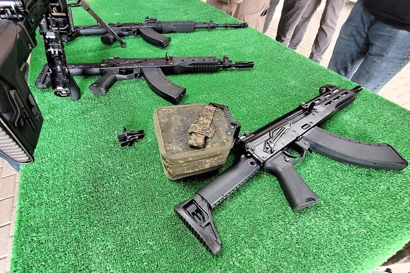 Súng trường tấn công AK-15K và AK-15SK 7,62mm nhỏ gọn gia nhập biên chế