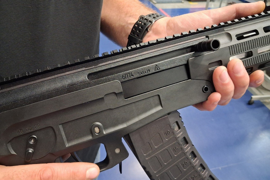 Hé lộ tiểu liên AM-17 siêu nhẹ chỉ 2,5 kg của Kalashnikov