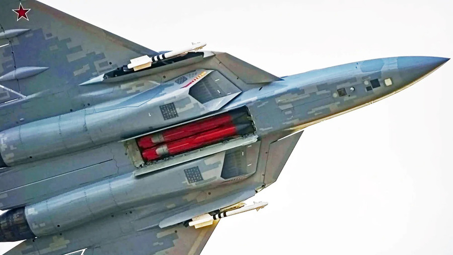 Su-57 của Nga thể hiện khả năng tàng hình vượt trội trên chiến trường ...