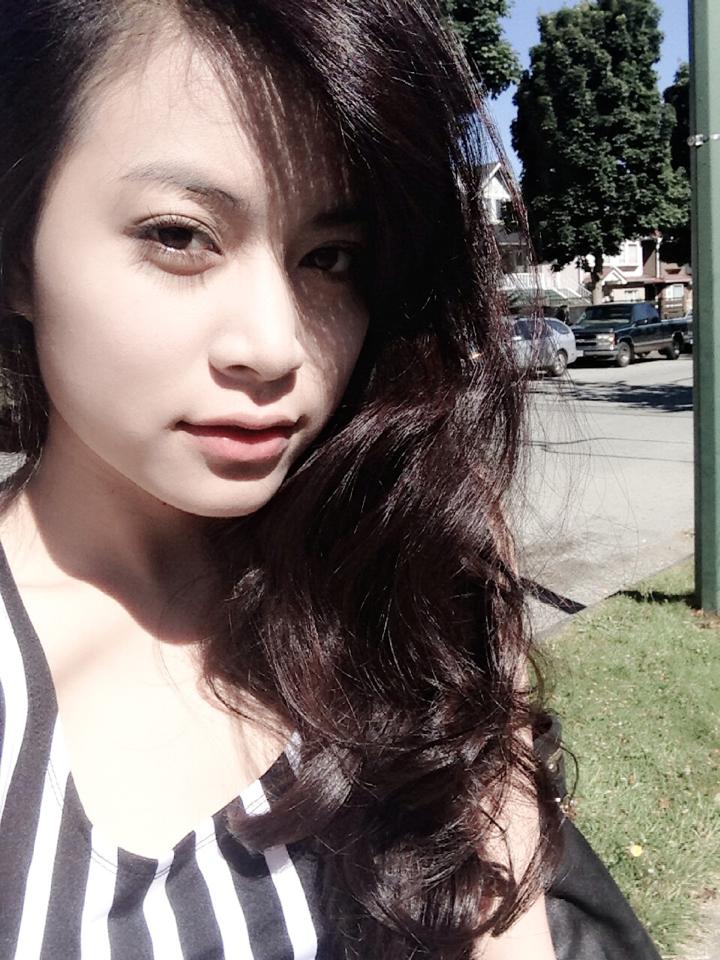 Hoàng Thùy Linh Khoe đường Cong Gợi Cảm ở Nước Ngoài