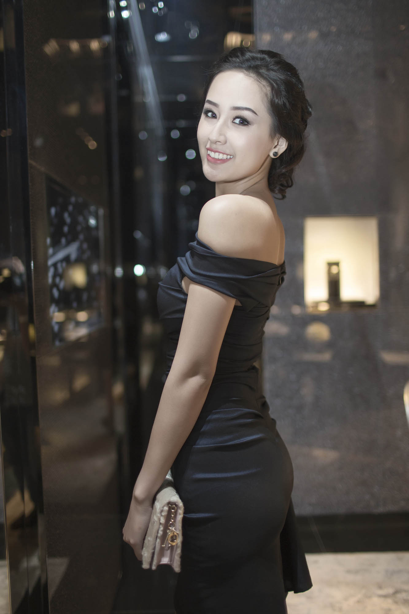 Mai Phương Thuý Khoe đường Cong Gợi Cảm