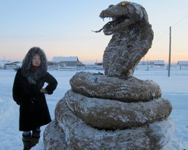 Những "con rắn" khổng lồ bất thường chào năm Quý Tỵ