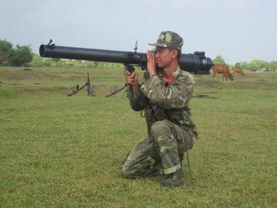 Quân đội Việt Nam đang sử dụng những loại súng không giật nào?