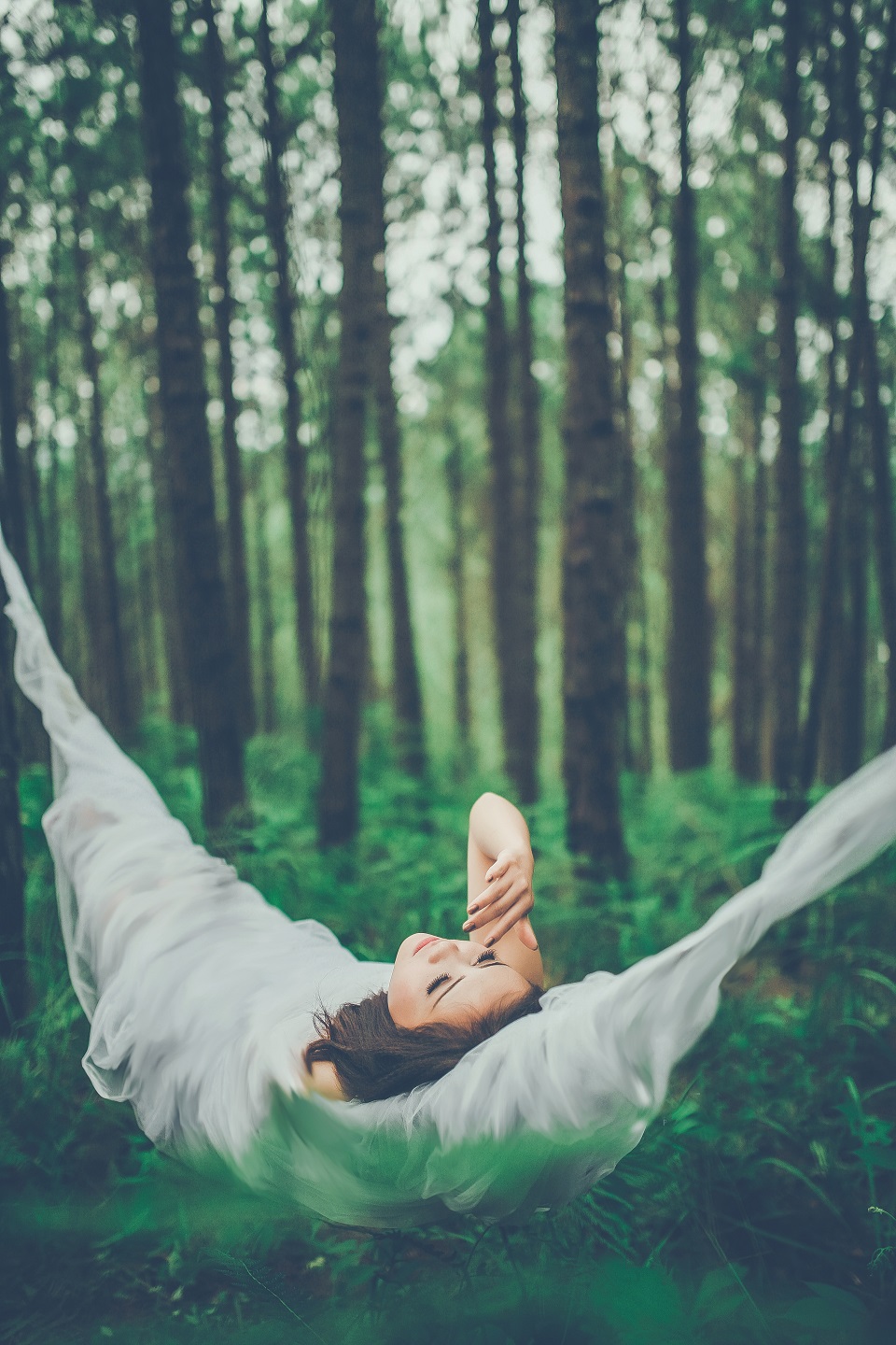 Bí mật giờ mới kể về cô gái "khỏa thân giữa rừng vắng"