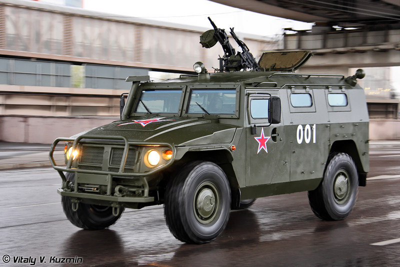 Xe bọc thép Humvee và Tigr - Ai mạnh hơn?