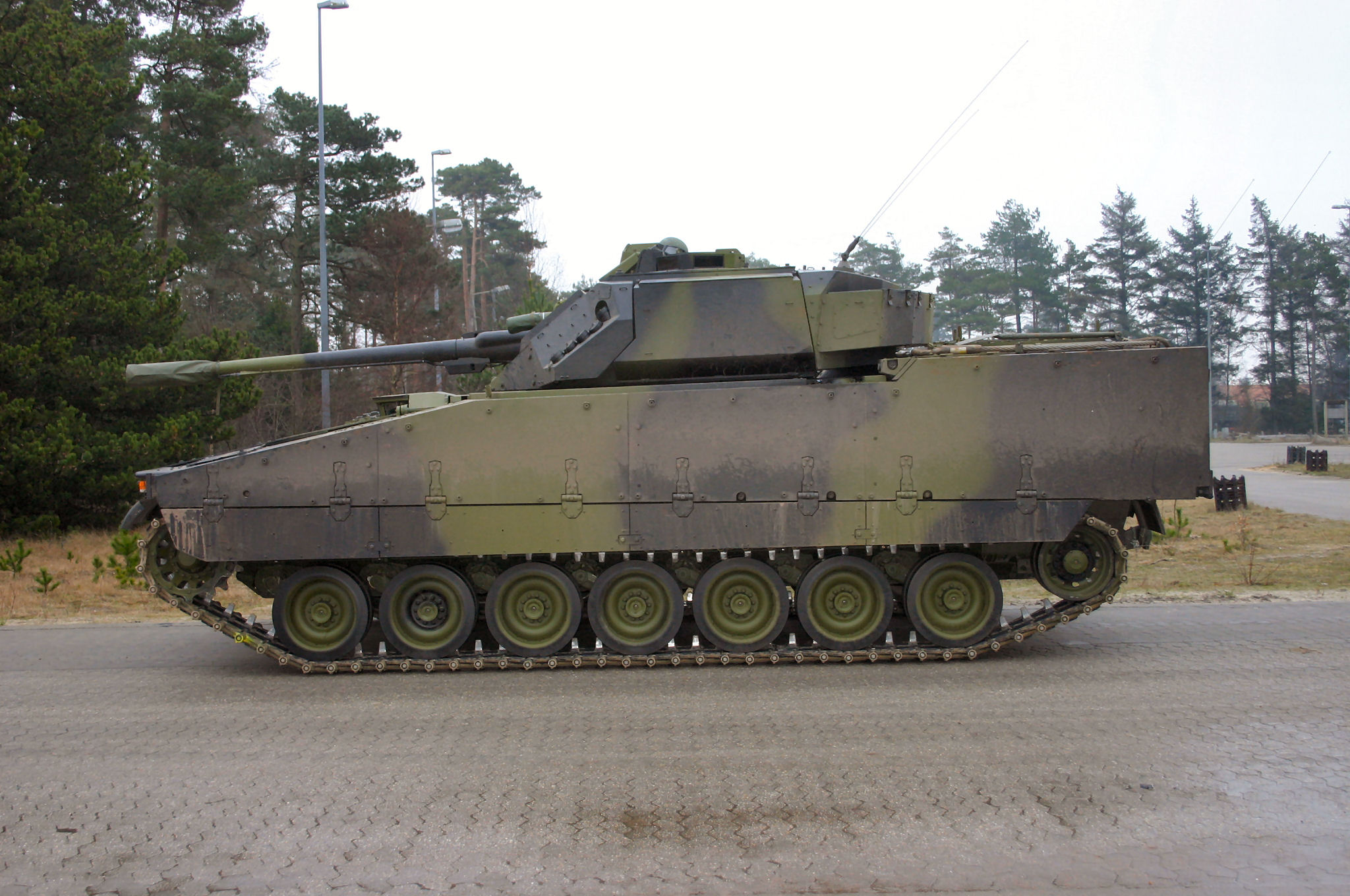 CV90 - Quái vật biến hình cực mạnh của châu Âu