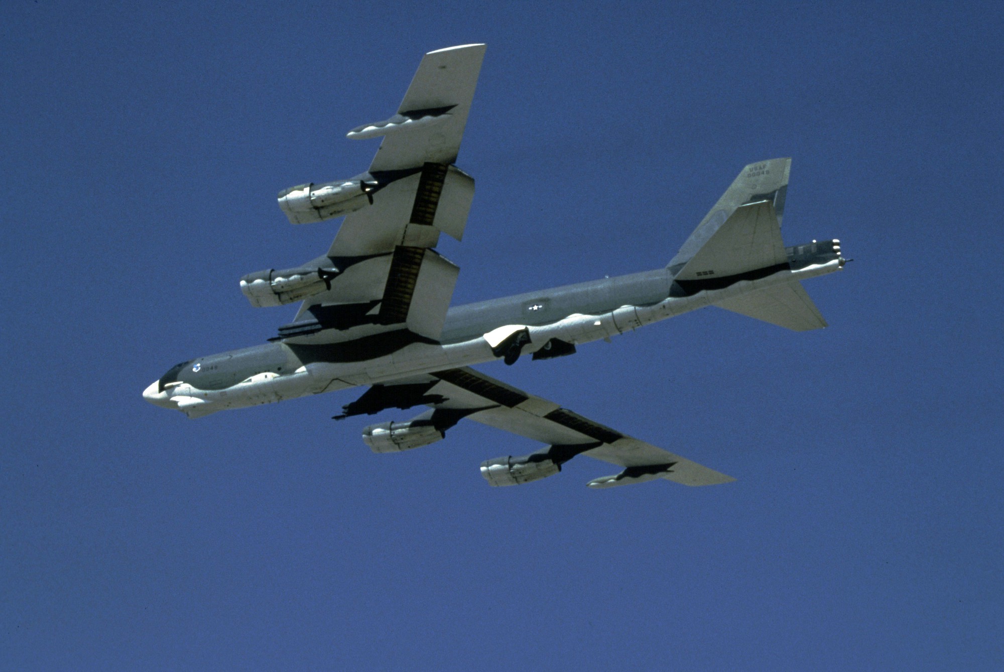B-52 được lệnh tự do chuyển hướng vẫn rụng như sung trước tên lửa VN ...