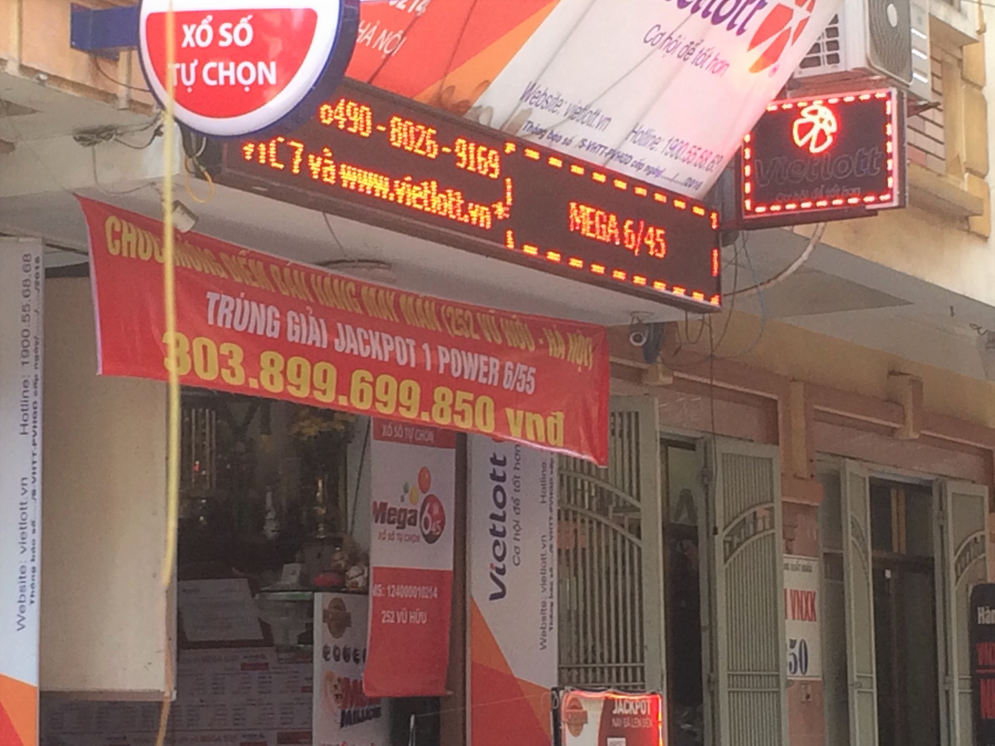 Chủ đại lý bán tấm vé Vietlott 300 tỷ: "Người trúng biết tin nhưng ...