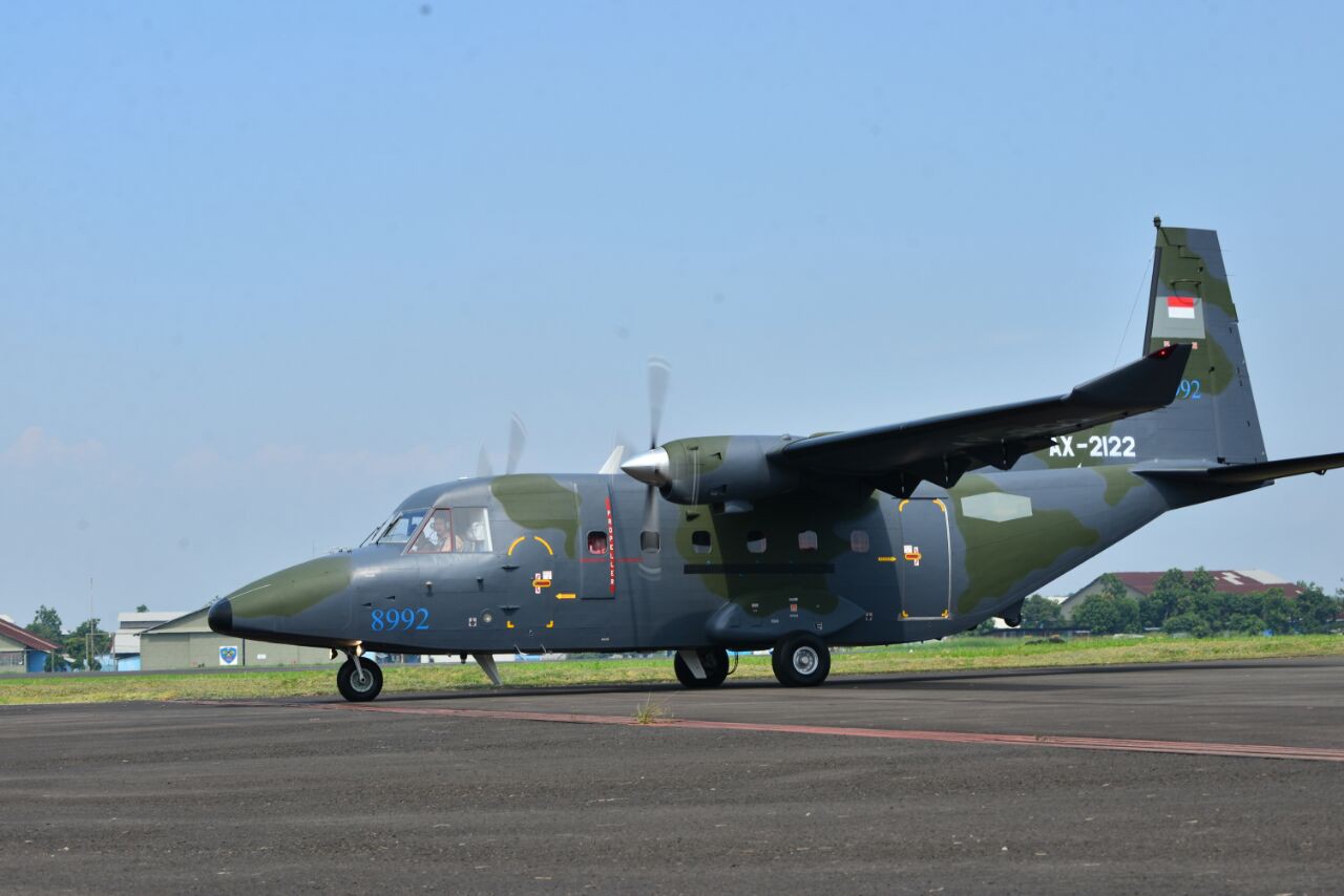 Vì sao Việt Nam mua máy bay vận tải NC212i của Indonesia thay vì của ...