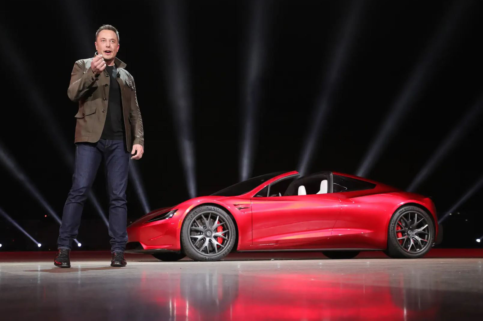 Elon Musk: Siêu xe điện của Tesla không cần chìa khóa luôn