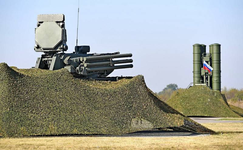 Ngay lần đầu xuất ngoại, tên lửa S-400 Nga đã bị cú "knock-out trời ...