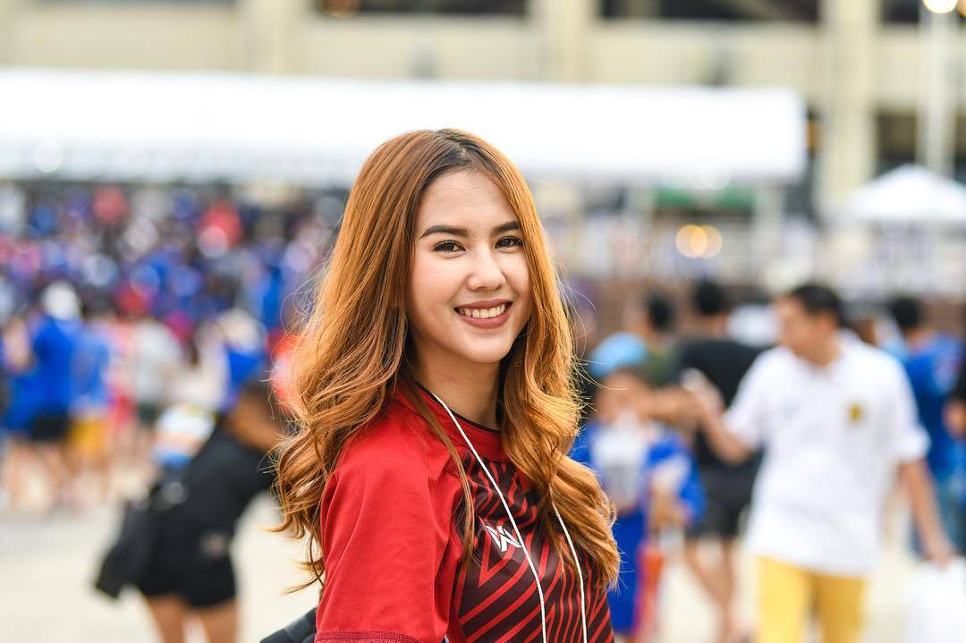 Ngẩn ngơ trước nhan sắc của phóng viên đẹp nhất xứ Chùa Vàng, bạn gái ...