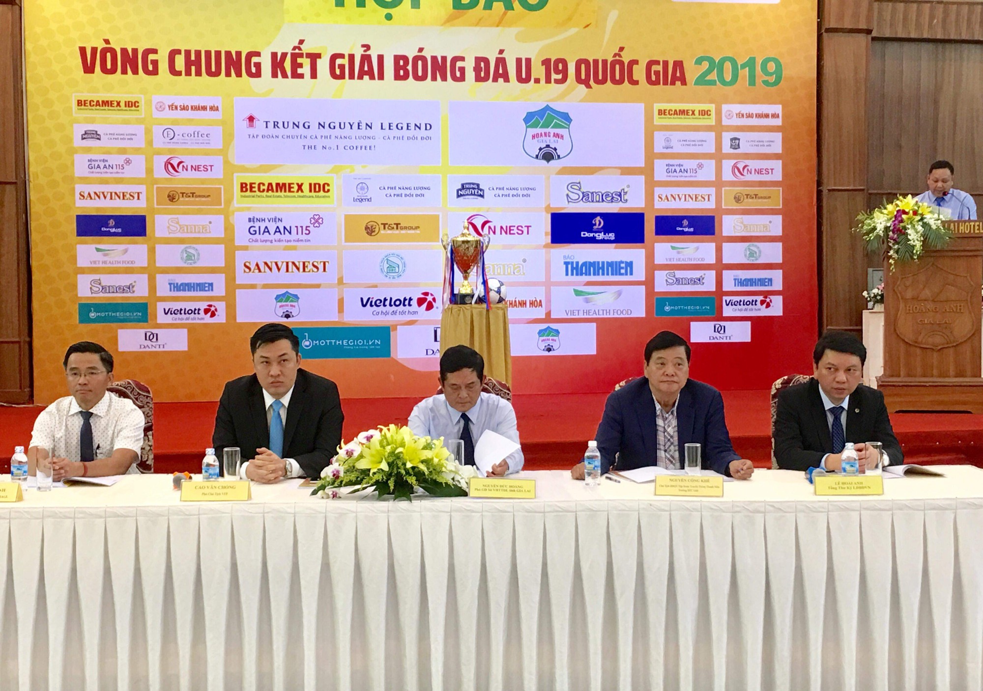 Thầy Công Phượng đặt mục tiêu khiêm tốn tại giải đấu khóa 4 JMG ra mắt NHM