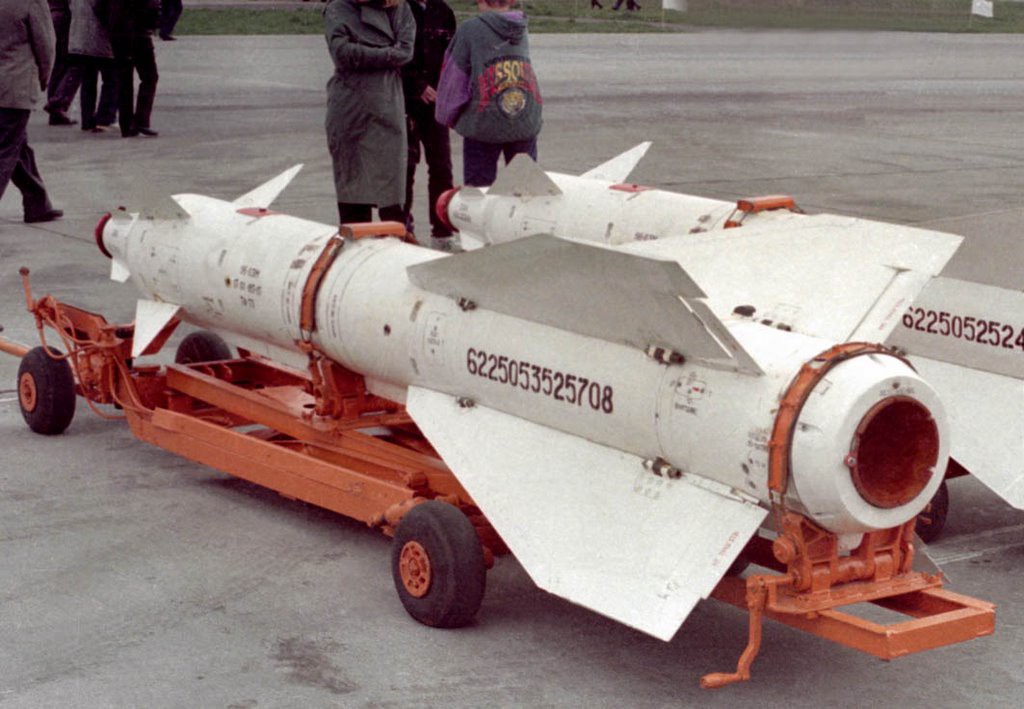 Sự cố hy hữu: Lính Nga kích hoạt tên lửa Kh-29TD của chiếc Su-30SM nằm ...