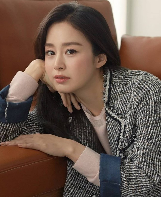Kim Tae Hee đẹp như nữ thần ở tuổi 39