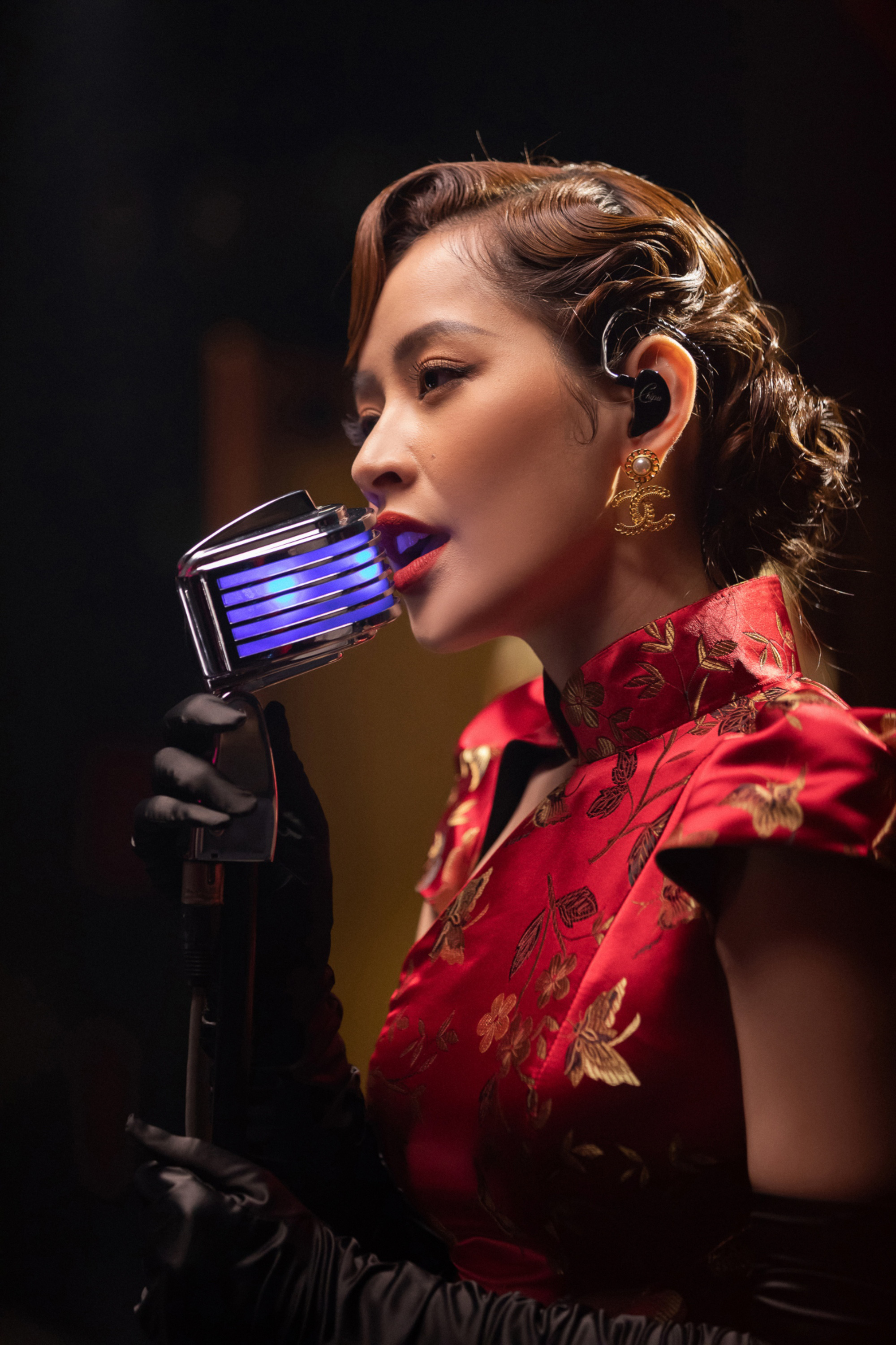 Chi Pu ra dự án mới và tự trả lời câu hỏi "tiền nhiều để làm gì?"