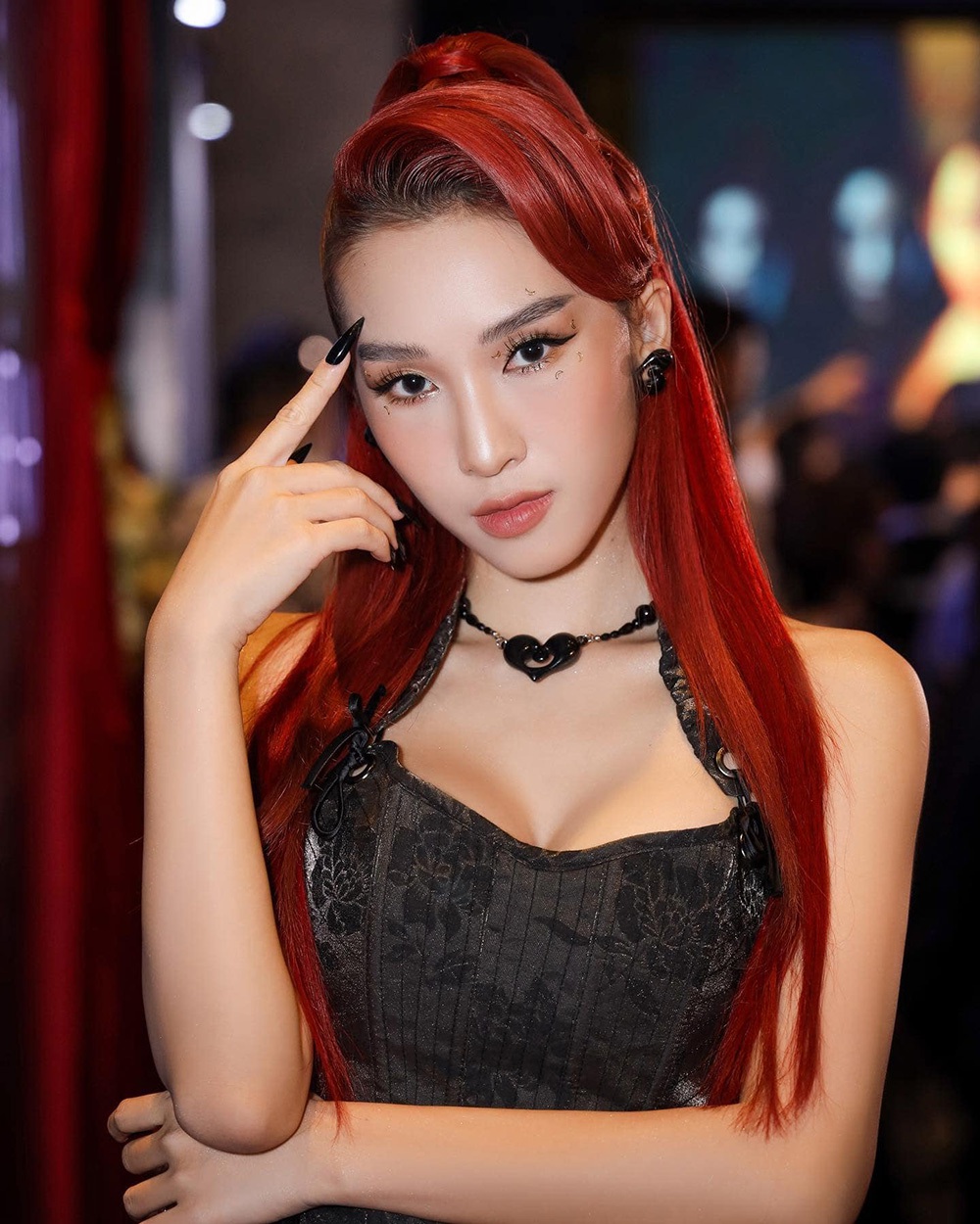 Nhan sắc nóng bỏng của Emily sau khi sinh 2 con cho Big Daddy