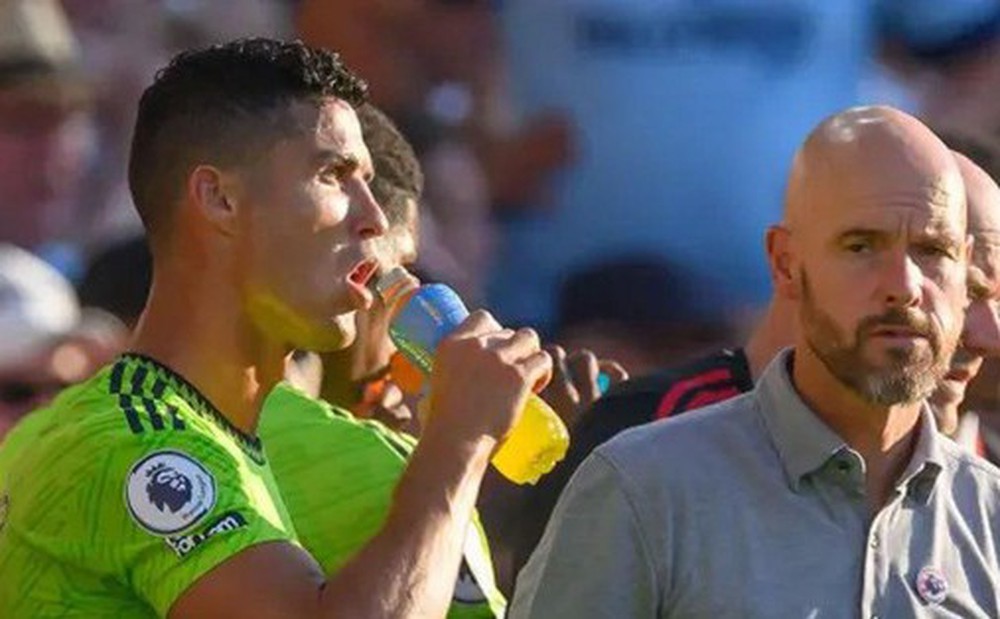 HLV MU tuyên bố cứng rắn trước đại chiến với Liverpool